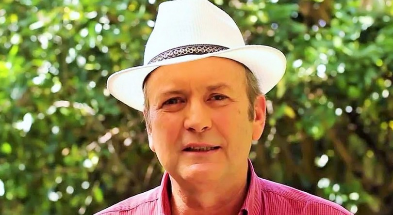 Ottón Solís se opone a Ley Contra el Maltrato Animal - Pelando el Ojo