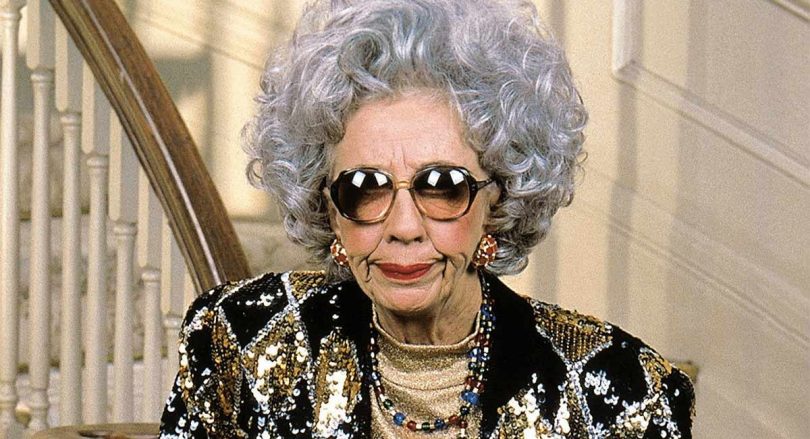 Serie ‘La Niñera’ pierde a la abuela Yetta - Pelando el Ojo