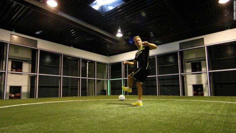 Footbonaut: Así se entrena el Borussia Dortmund - Pelando el Ojo