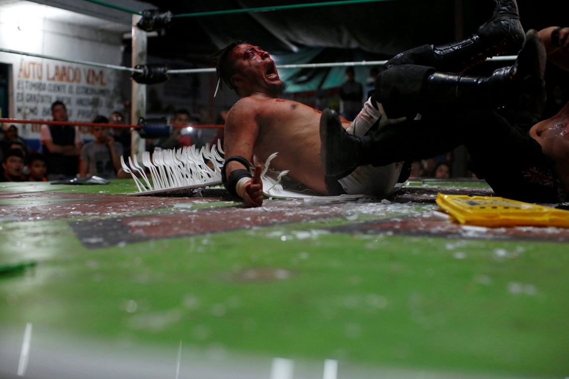 La lucha libre extrema de México donde vale todo - Pelando el Ojo