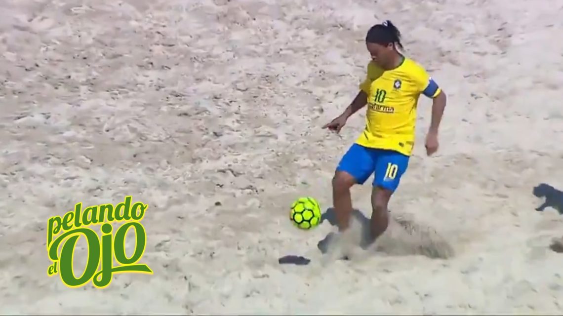 Ronaldinho mostró su magia en un partido de fútbol playa - Pelando el Ojo